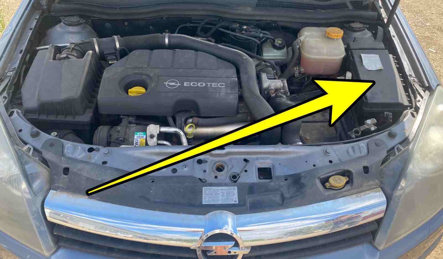 Opel / Vauxhall Astra H (2005-2011) Fuse Box Location & Diagram
